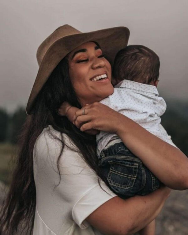 9 Signs that You're definitely a Millennial Mom - Kin Unplugged